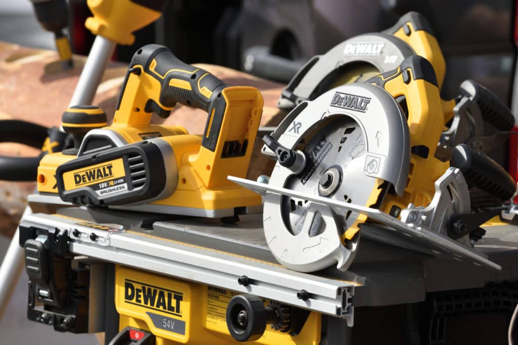 Guide To Mini Table Saws For Crafts and Modeling