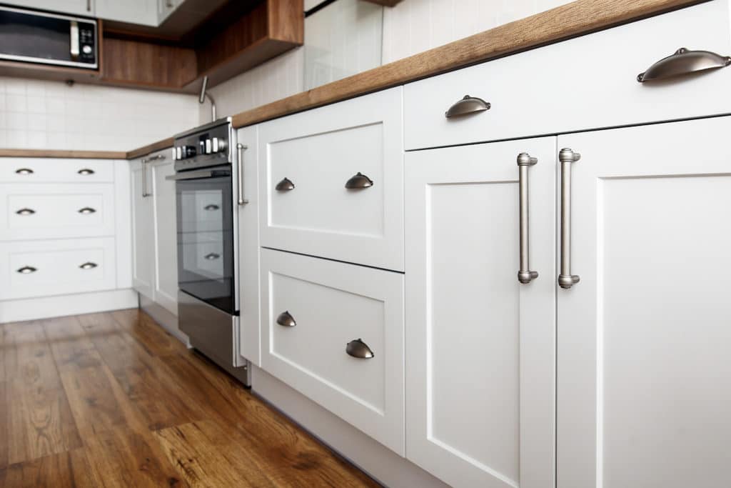7 Popular Farmhouse Cabinet Hardware Knobs and Pulls (2025)